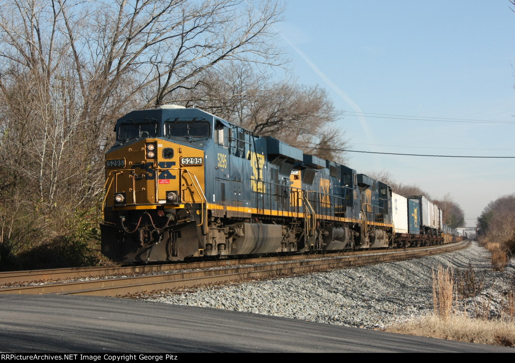 CSX train Q033 at Rosedale, MD